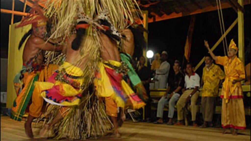 7 Upacara Adat di Kalimantan Timur yang Masih Dilestarikan