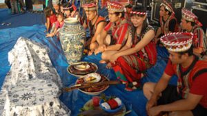 7 Upacara Adat di Kalimantan Timur yang Masih Dilestarikan