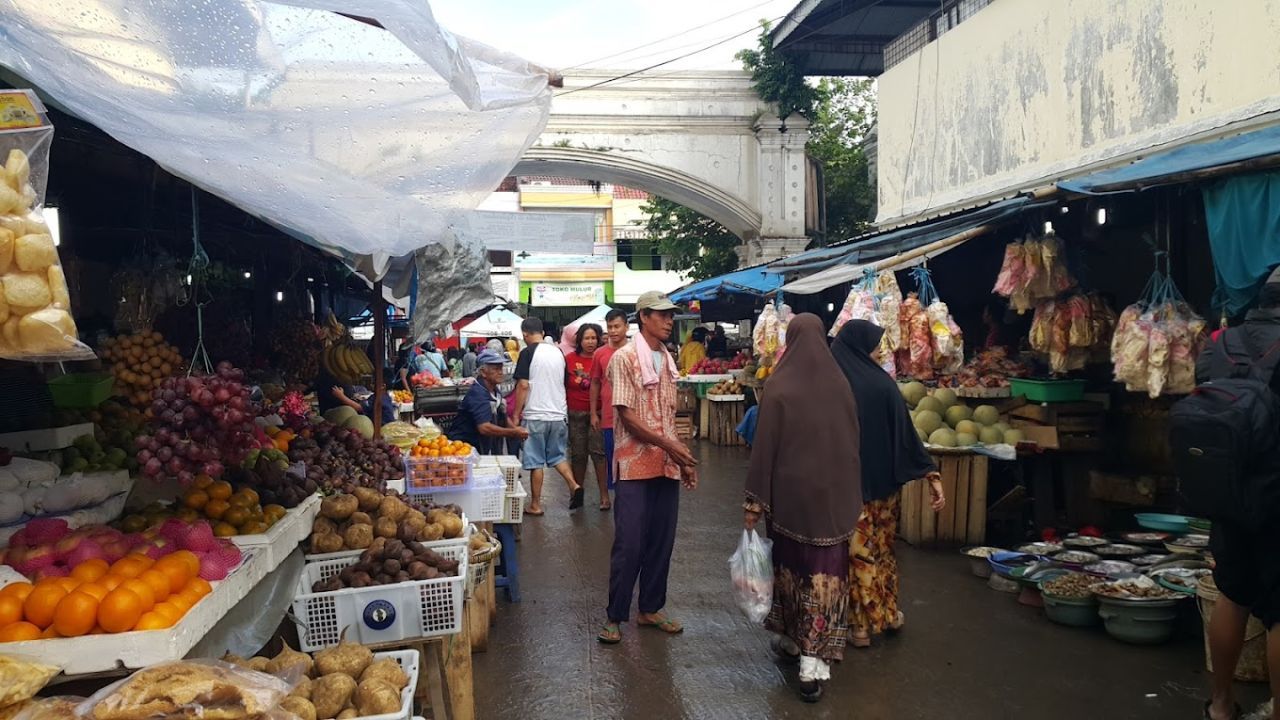 Mengenal Pasar Kanoman Cirebon: Kuliner Khas, Ikan Hias hingga Batik