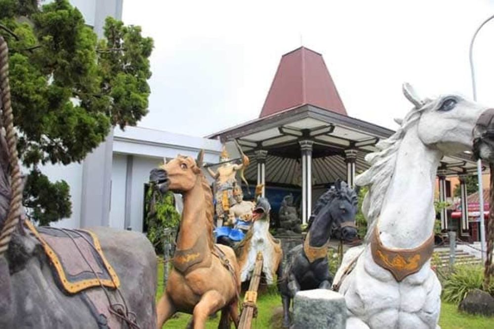 Melihat Lebih dari 50 Ribu Koleksi di Museum Ronggowarsito