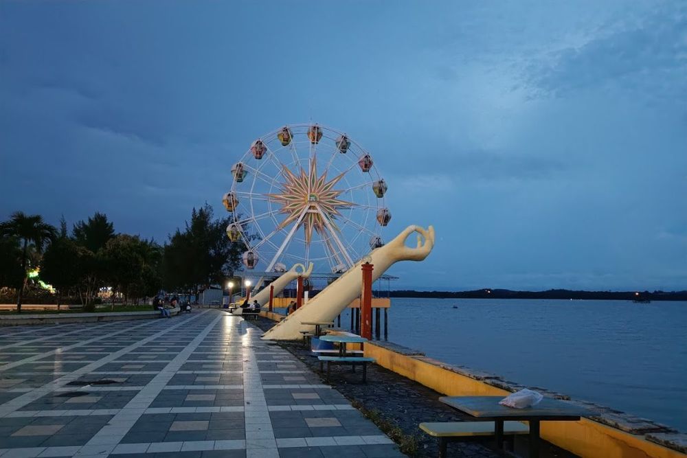 Keindahan Masjid Agung Batam, Atap Berbentuk Limas