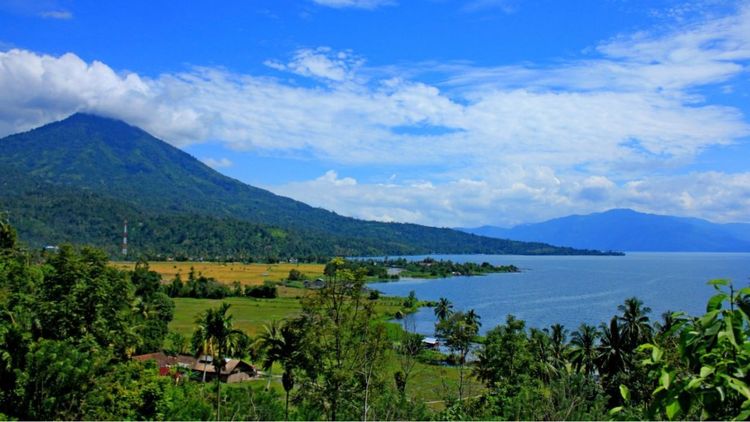 Menjelajahi Keindahan Danau Ranau: Asal-Usul, Sejarah & Tiket Masuk