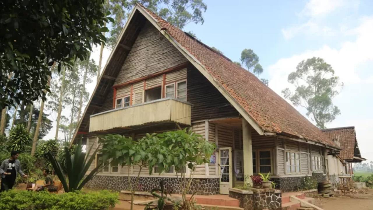 Seramnya Rumah Pengabdi Setan di Pangalengan