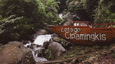 Daya Tarik Air Terjun Curug Cipamingkis di Bogor